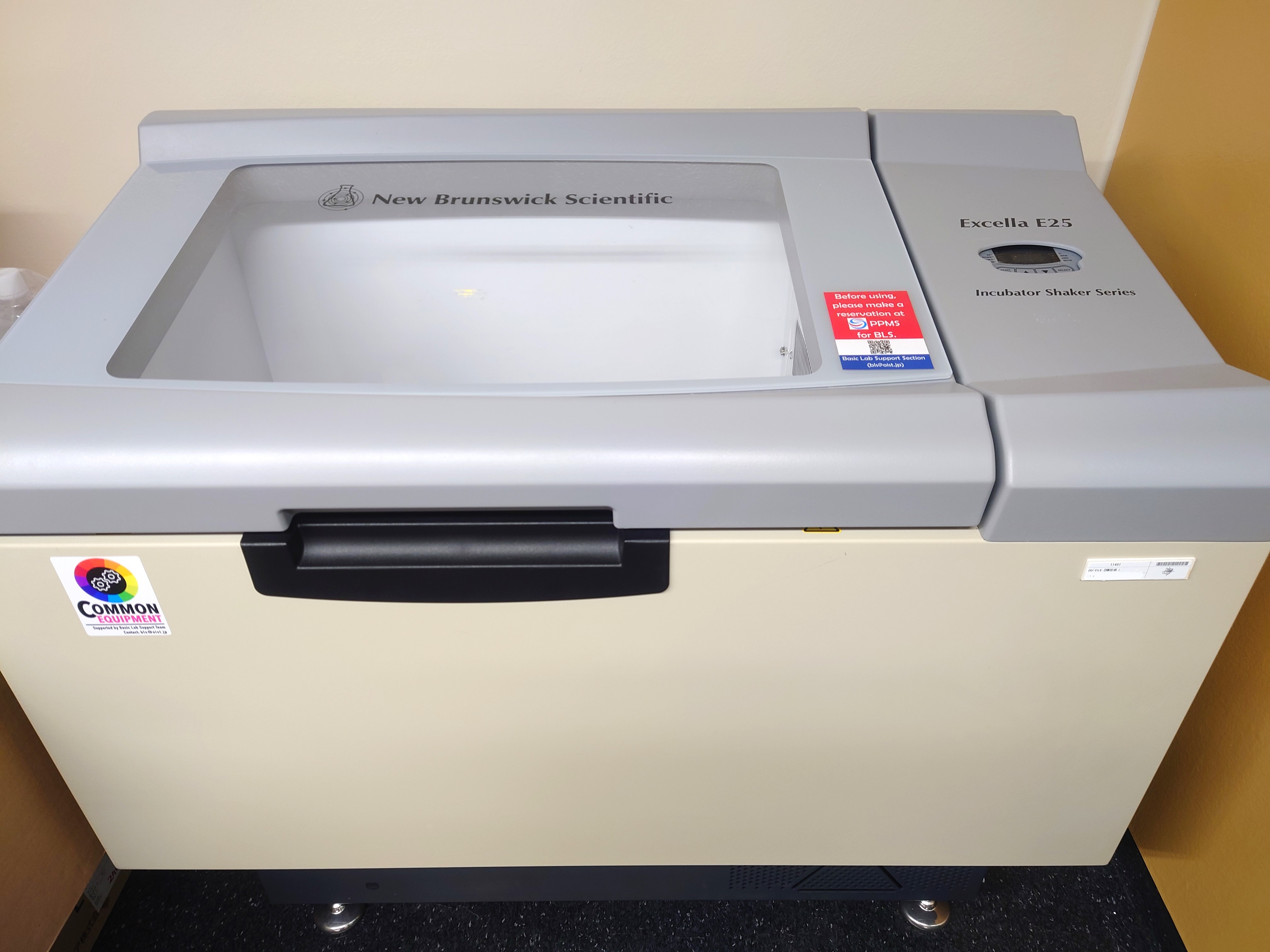 BLS-E026 New Brunswick Excella E25 CB-B512.JPG | Okinawa Institute of Science and Technology OIST